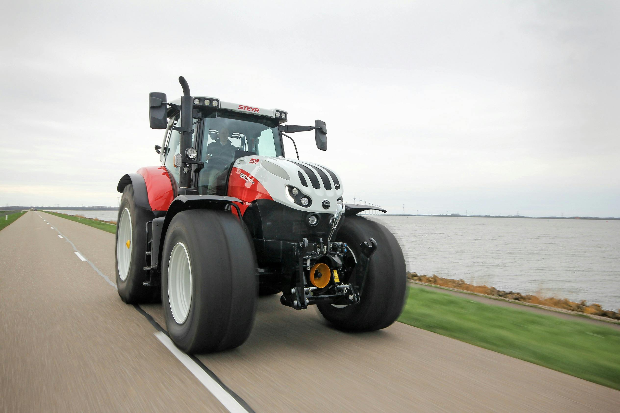 Test van Steyr Absolut 6240 CVT: Tot in het kleinste detail anders ...