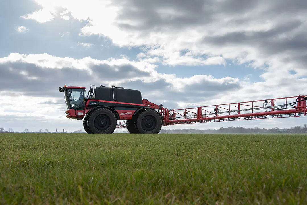 Proefrit met soepele zelfrijder Agrifac Condor Vanguard - Trekker