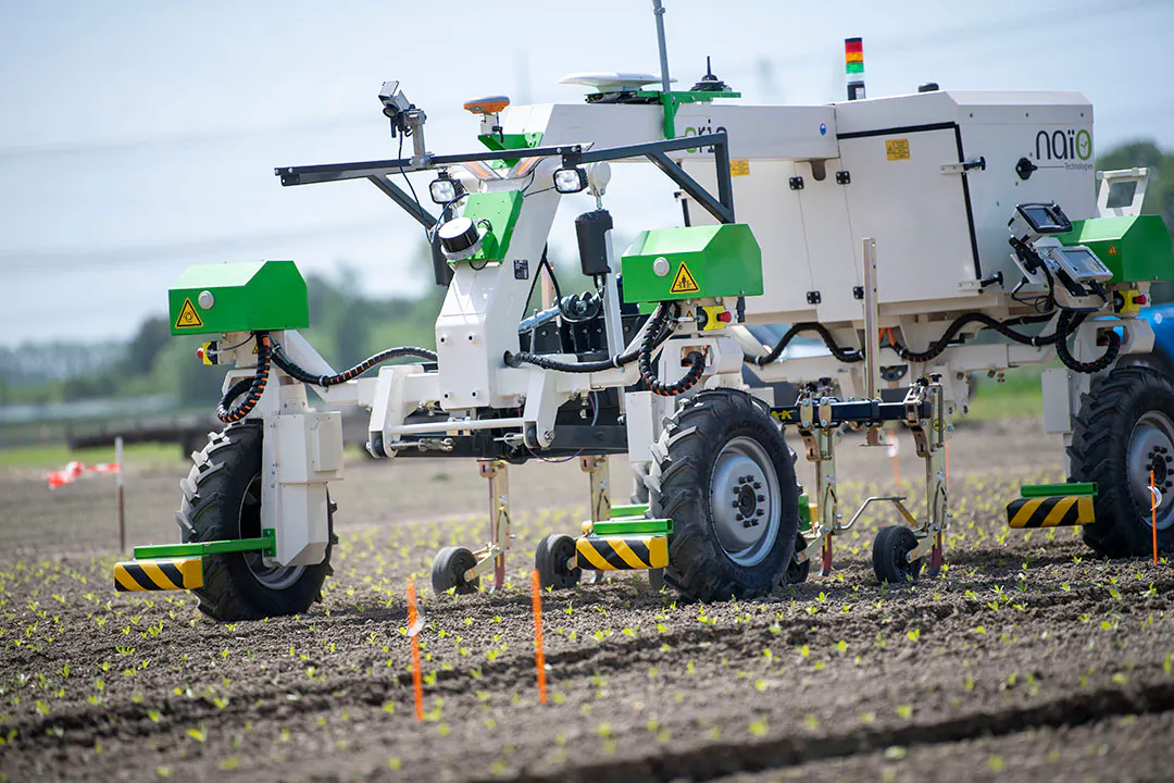 Praktijkrijpe Naïo Orio-veldrobot keert vlot op de kopakkers - Trekker