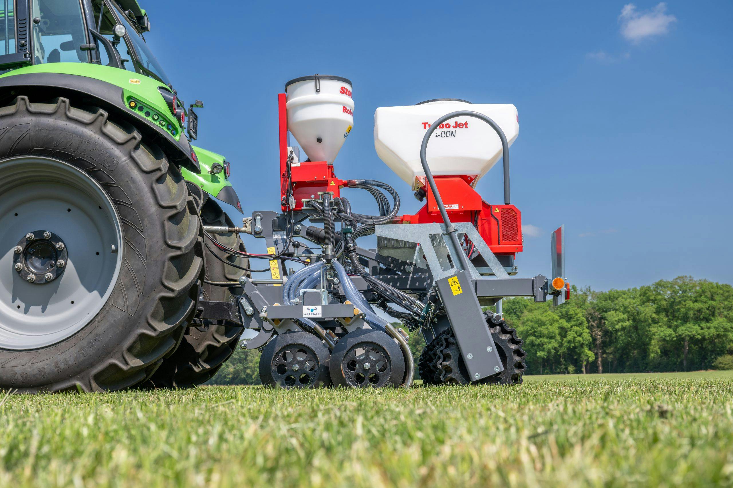 Evers Agro en Landkracht Agri introduceren combi-zaaimachine - Trekker