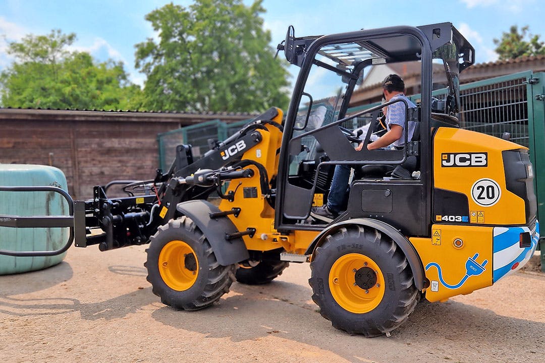 JCB 403E-wiellader: emissieloos rijden zonder lawaai - Trekker