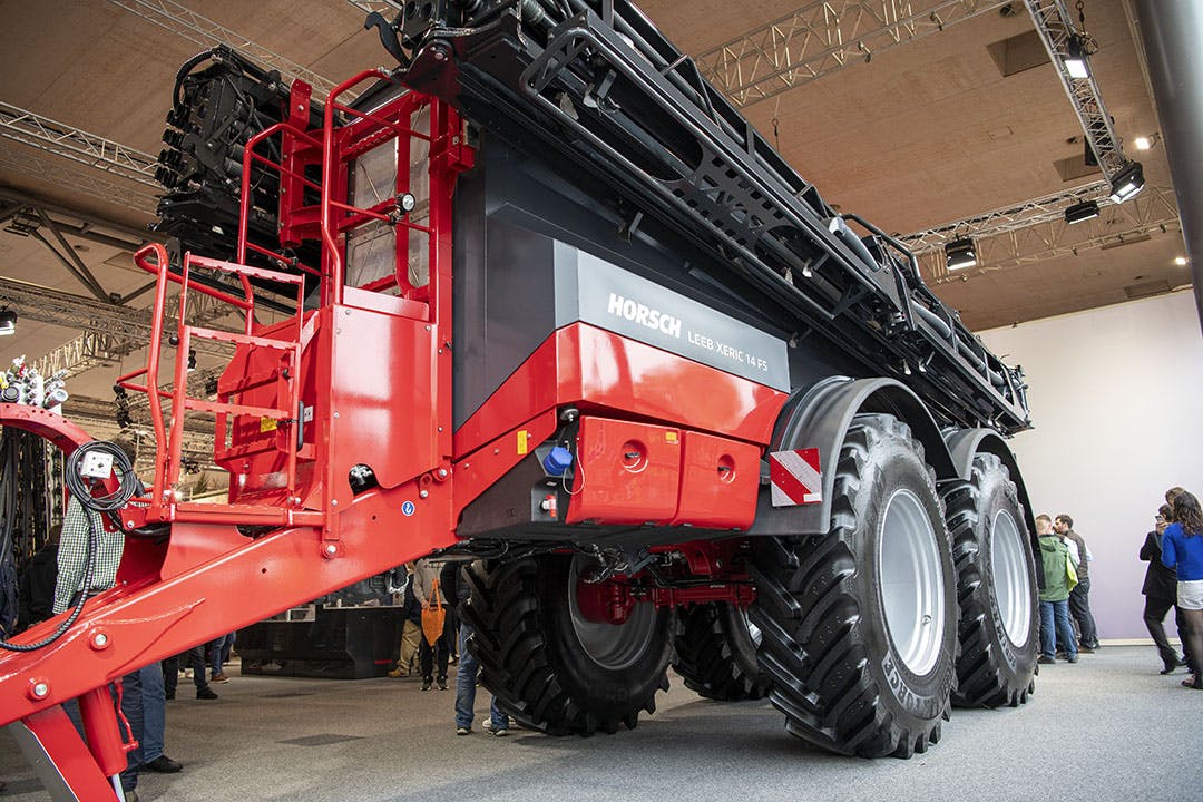 Giga kunstmeststrooier Horsch Leeb Xeric 14FS - Trekker